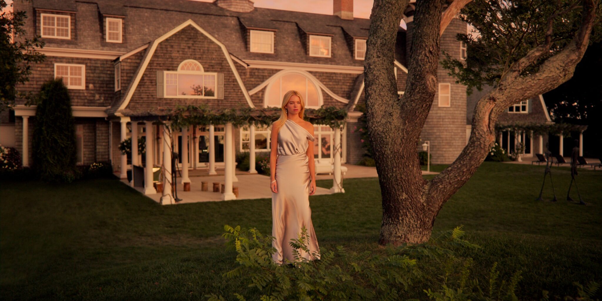 Go Behind the Luxe Coastal Set Design of “Sirens” – Frederic Magazine